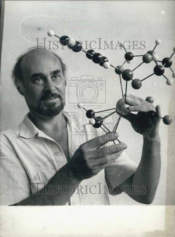 1983 Press Photo Professor Jean Riess at U of Nice science academy ...