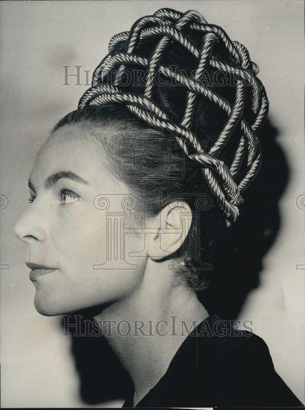 Press Photo French Model in Modern Clothing by Rose Valois - Historic ...