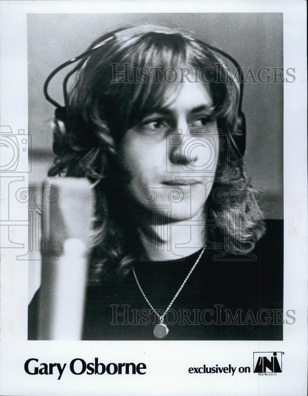 Press Photo Gary Osborne, "Queues" - RSL64069 - Historic Images