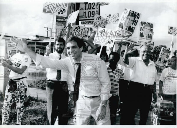 1987 Press Photo Miami Mayor, Xavier Suarez campaiging - RSL66357 ...