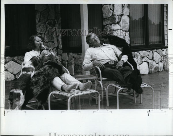 1969 Press Photo Teri Joe Kennedy Dempsey Barron with Dogs D-Bar Ranch ...