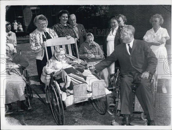 1962 Press Photo Mayor Collins with Elizabeth Sharkey - RSL05637 ...