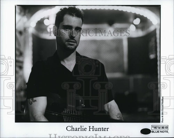 2003 Press Photo Jazz musician Charlie Hunter on Blue Note label - RSL ...