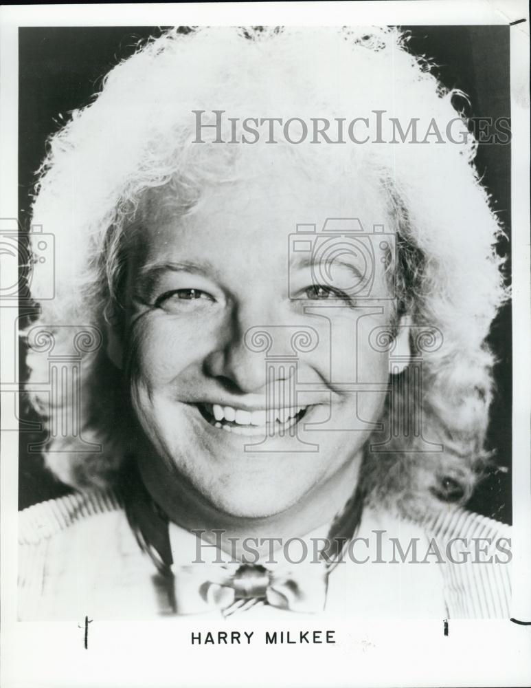 1986 Press Photo Comedian Harry Milkee performing at the Coconuts Come ...