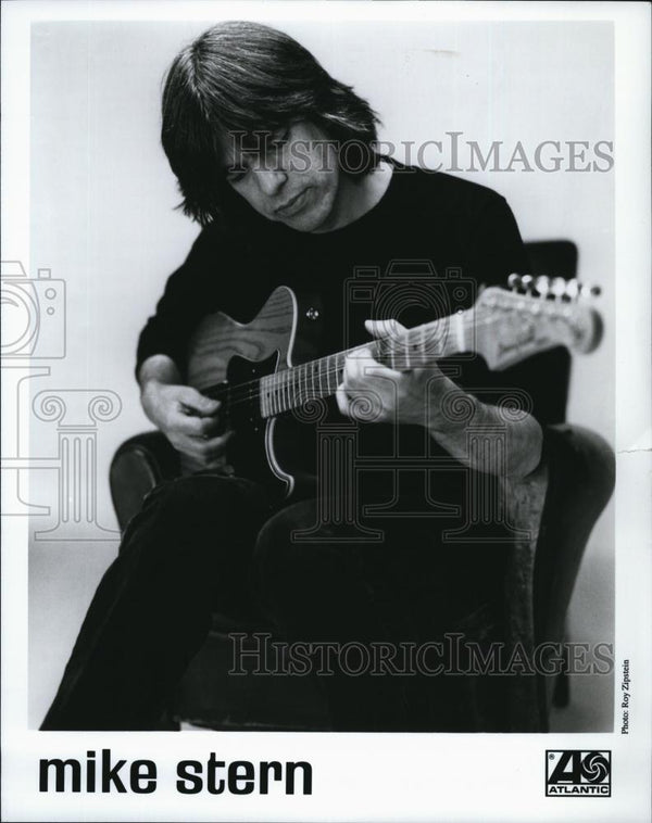 Press Photo Mike Stern Musician Guitarist Atlantic Records - RSL80229 ...