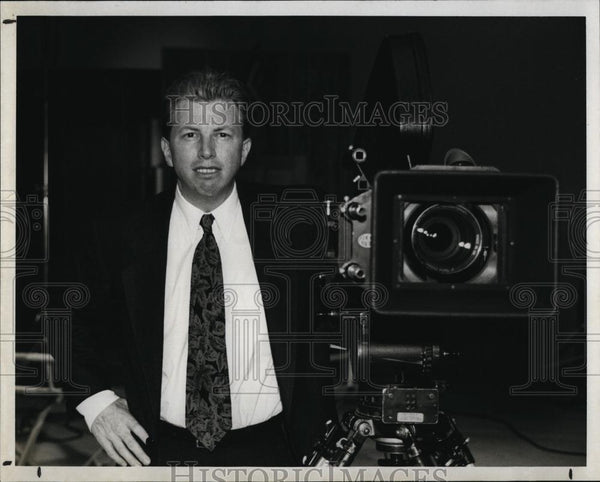1991 Press Photo Bob Cefail Pollster tells Hollywood what he wants to ...