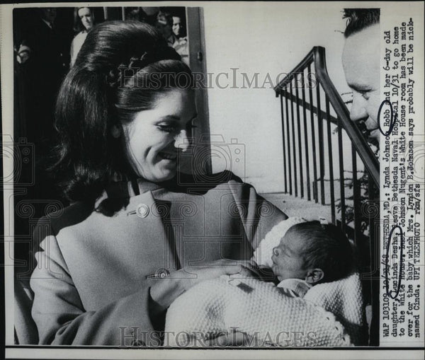 1968 Press Photo Lynda Johnson Robb And New Baby Lucinda Desha Robb ...