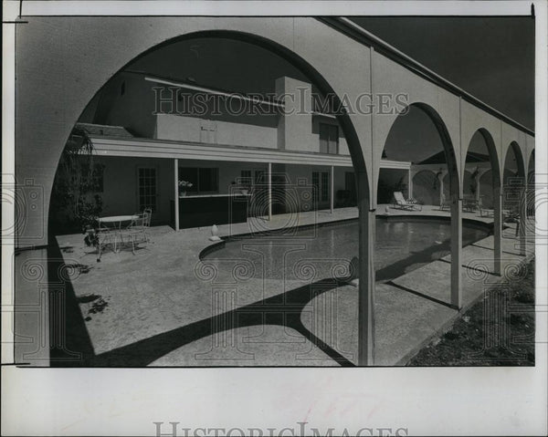 1979 Press Photo Lin & Linda Tibbetts patio & pool area in Florida - R ...