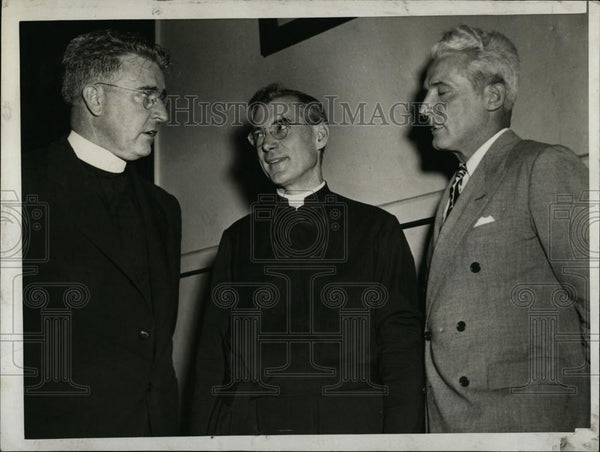 1943 Press Photo Father William J Daly, Father Gerald Ellard, Martin O ...