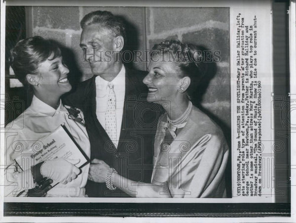 1960 Press Photo Mary Heller Halliday, Richard Halliday, mother Mary M ...