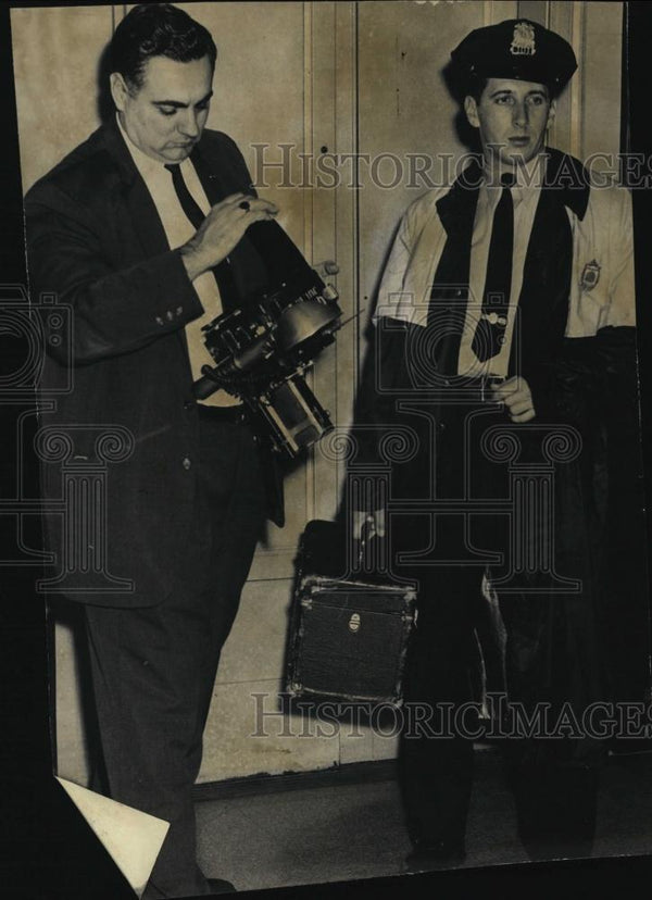 Press Photo Quincy Det Leo Antonelli shot bandit Patrolman William Mur ...
