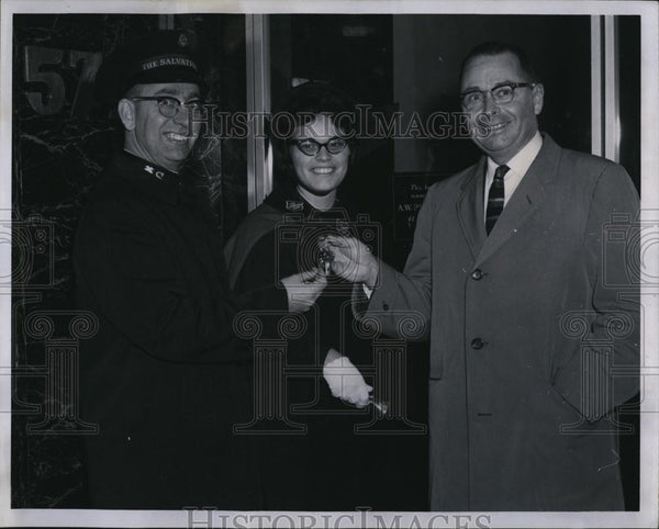 1964 Press Photo Salvation Army, FW Perry, Maj Wm Hazzard & Maj Howe ...