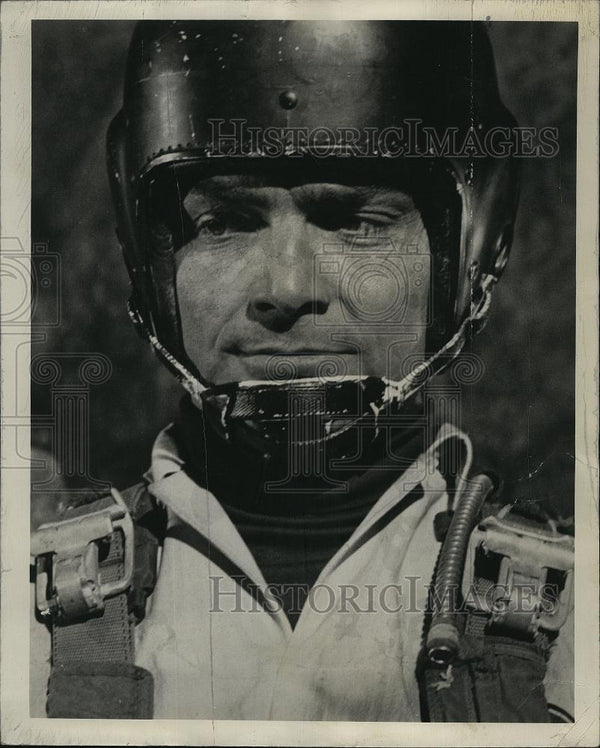 1962 Press Photo Actor Larry Pennell takes on skydiving - RSL81845 ...