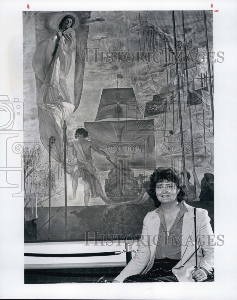 1983 Press Photo Author Verna Carey poses front Salvador Dali Discover ...