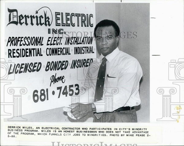 1988 Press Photo Derrick Miles, Electrical Contractor - RSL70241 ...
