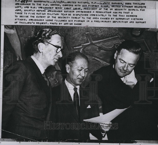 1954 Press Photo Pote Sarasin Sir Pierson Dixon Henry Cabot Lodge - RS ...