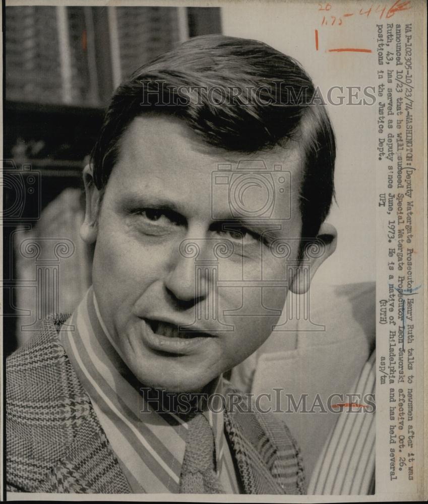 1974 Press Photo Watergate Prosecutor Henry Ruth Speaks With Reporters ...