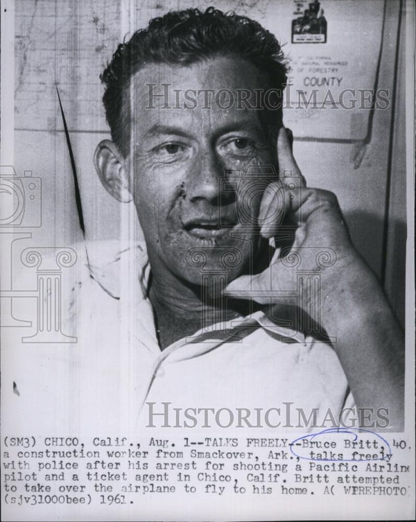 1961 Press Photo Bruce Britt Construction Worker Speaking With Police ...