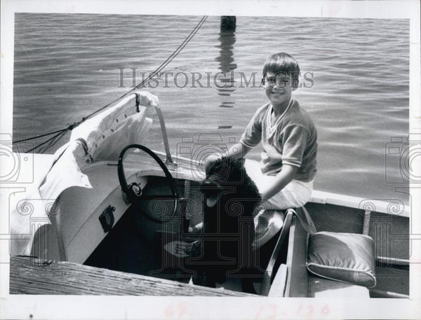 1968 Press Photo Tom Thelin,driving his father's boat - RSL67541 ...