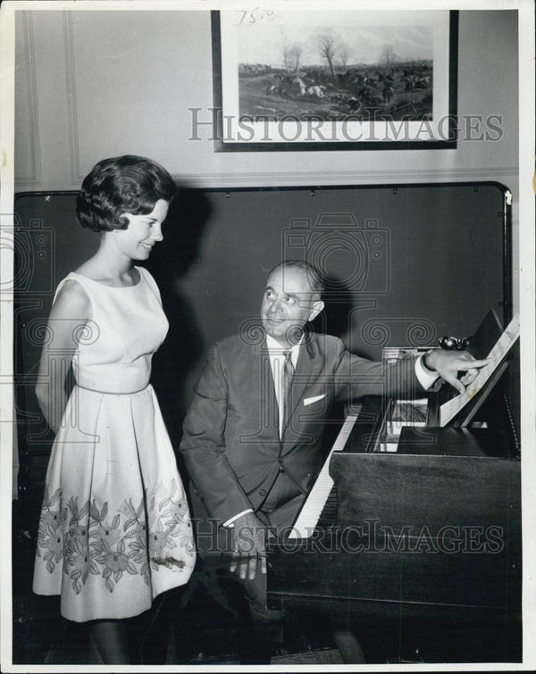 1964 Press Photo Ellen Warren w/ Lee Daniels practicing for "Miss Amer ...