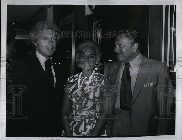 1971 Press Photo Tom Stern with Barbara and Ben Sack at "Clay Pigeon ...