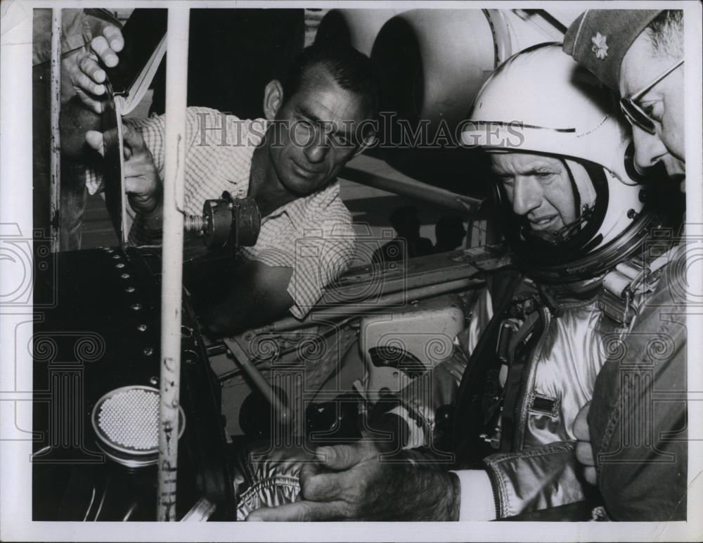 1964 Press Photo Test pilot Joe Walker for X-15 flight, C Littleton ...