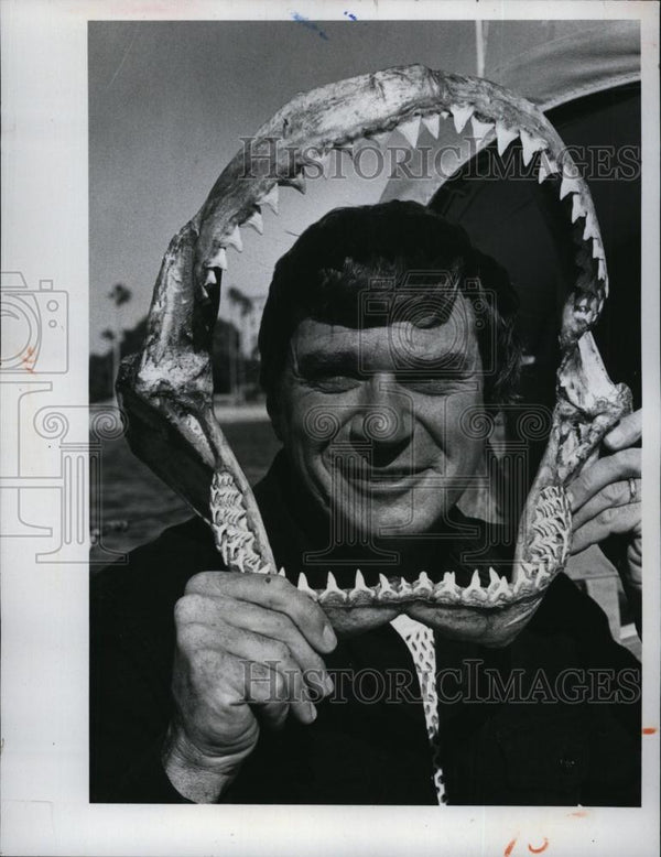 1976 Press Photo Ken Zeigler & set of shark jaws from Venezuela - RSL9 ...