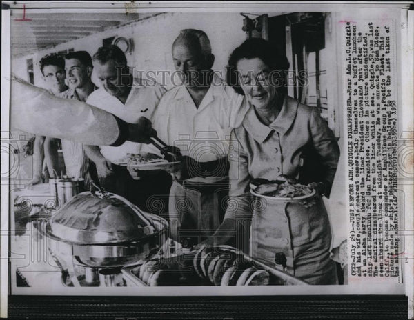 1958 Press Photo Rear Adm LC Quiggle & wife on liner "President Clevel ...