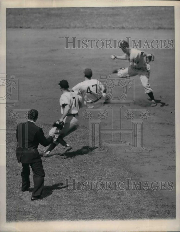 Peanuts Lowrey of Cubs is trapped by Pittsburgh Pirates. 1948 Vintage ...