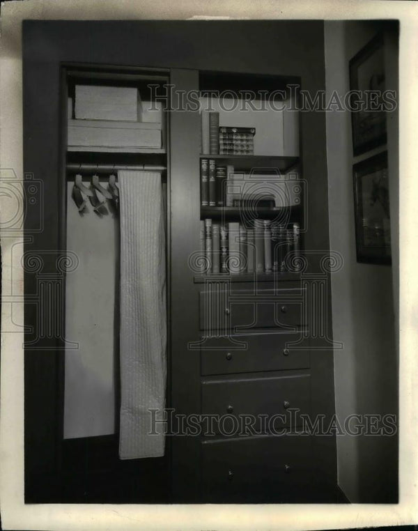 Closet 1937 Vintage Press Photo Print - Historic Images