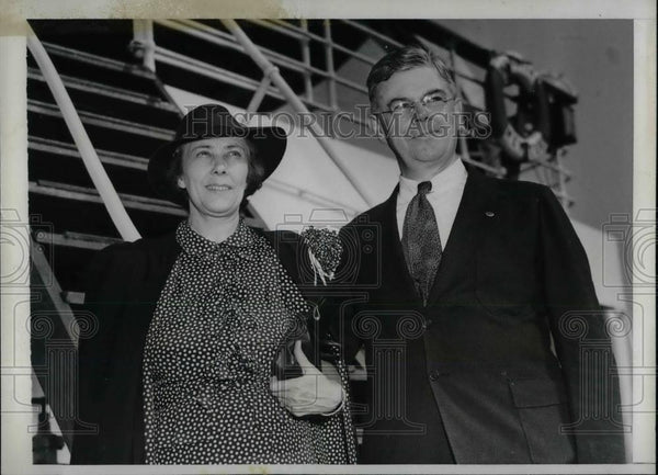 Sen. and Mrs. F.Ryan Duffy of Wisconsin arrival in New York. 1937 ...