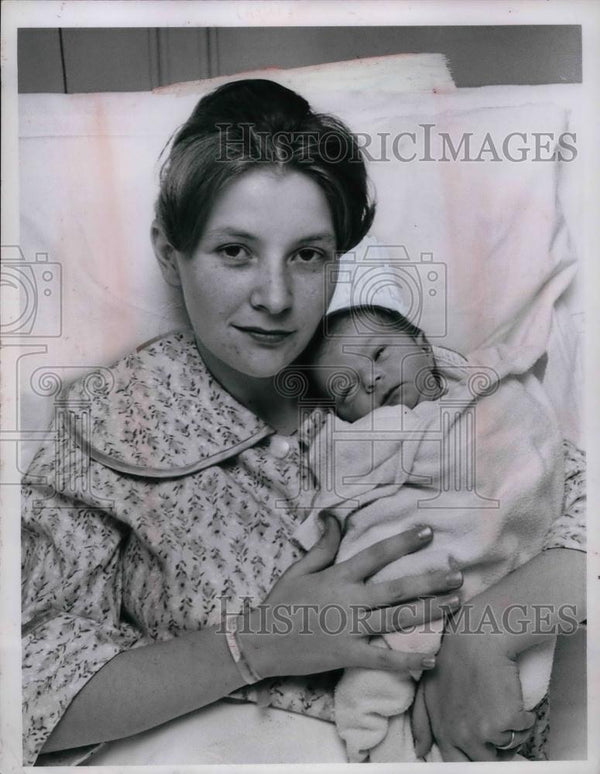 Mrs.Linsa Holovich and Baby Darlene at St. Alexis Hospital. 1968 ...
