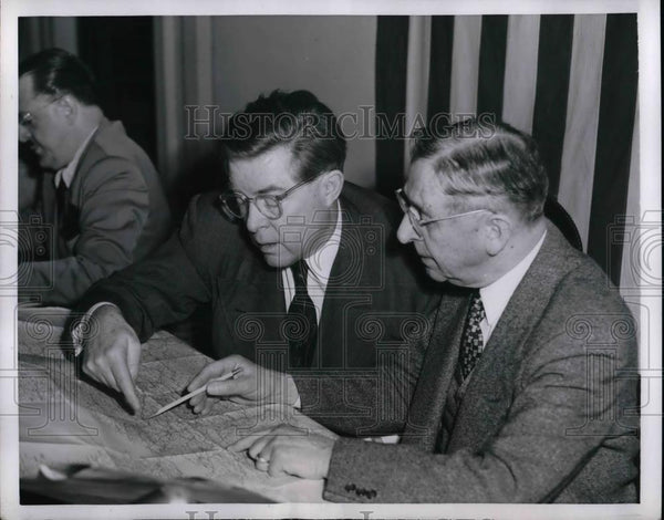Rep Ra Madden & Rep George Dondero with map 1952 Vintage Press Photo ...