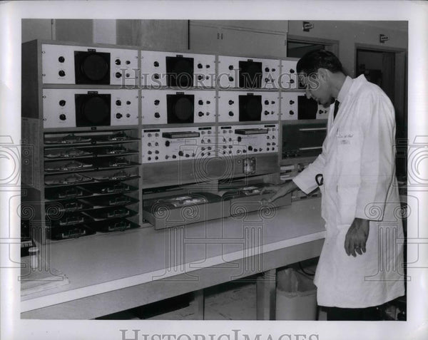Dr. Josef Edelstein & Electrocardiograph at Mt. Sinai Hospital 1967 ...
