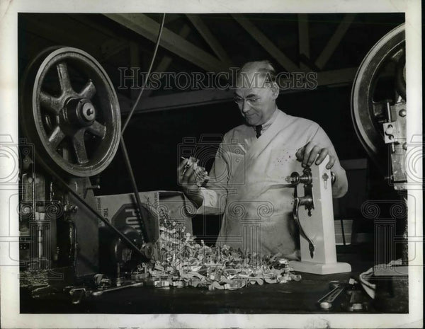 Edward James Baume. architect at manf. plant 1943 Vintage Press Photo ...