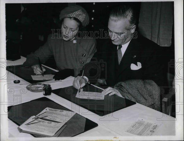 Ill. Governor Dwight Green & wife to vote 1946 Vintage Press Photo ...