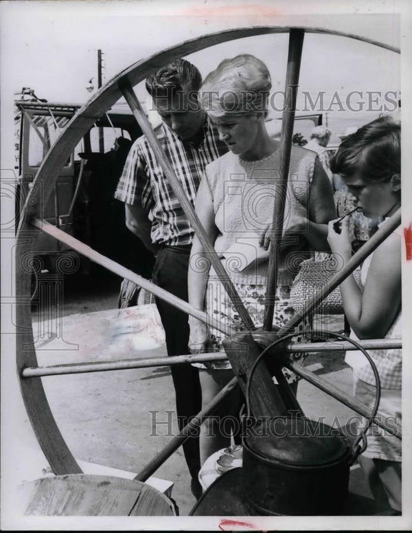 Glenn Scholle & his wife Marlene & daughter Jane 1969 Vintage Press ...