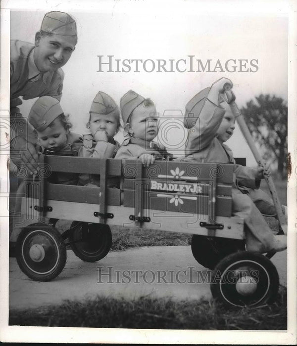 Charles Thomas with siblings Beulah, Martine, Mildred and John 1942 ...