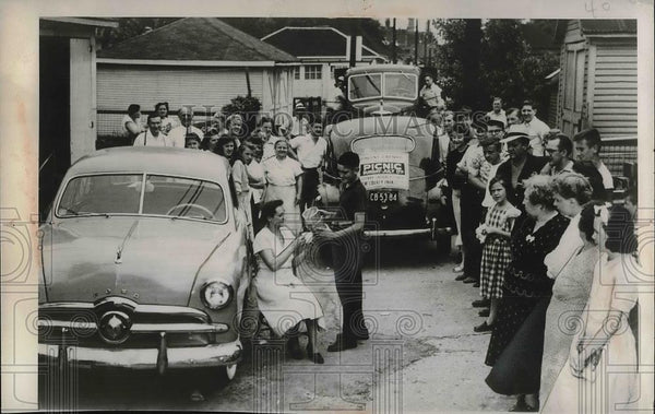Antoinette Stanis with neighbors giving her moral support 1949 Vintage ...