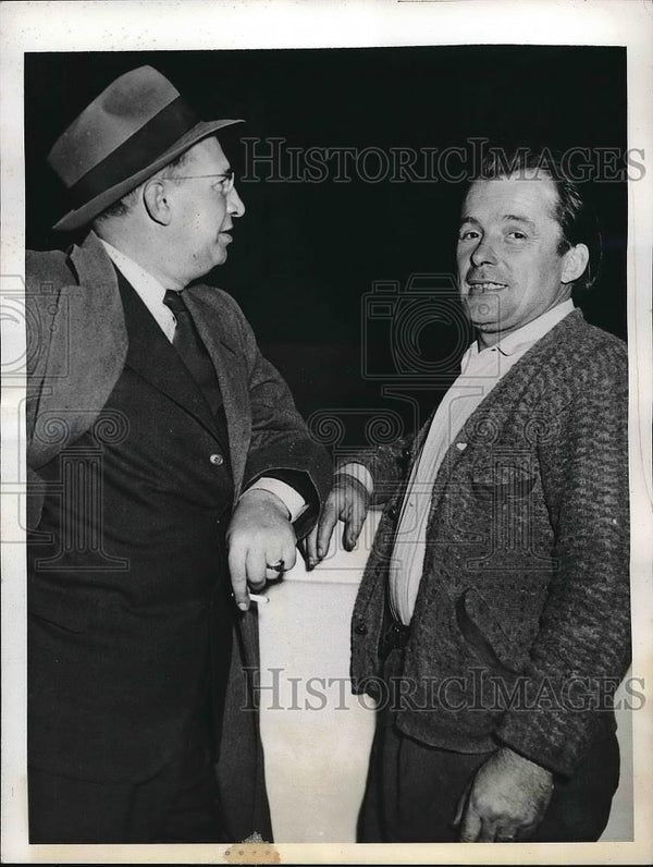 Lion tamer Captain Bill Reid with Detective Frank Ferrara 1941 Vintage ...