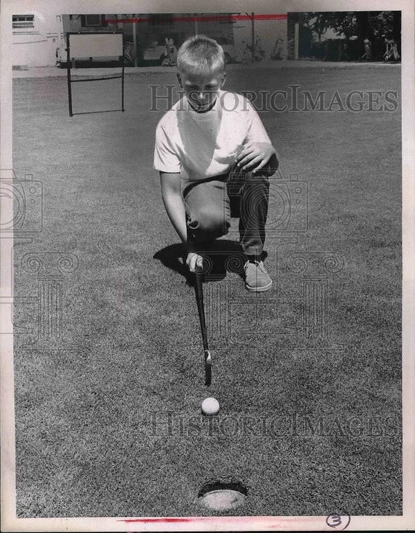 Kenneth Harding Putting a Golf Ball Undated Vintage Press Photo Print ...
