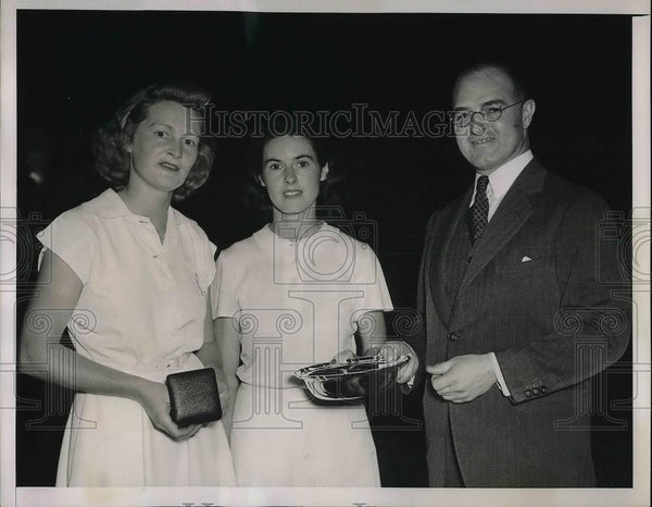Richard Jonse Tennis Official & Sarah Palfrey Faryan Wins Match 1940 ...