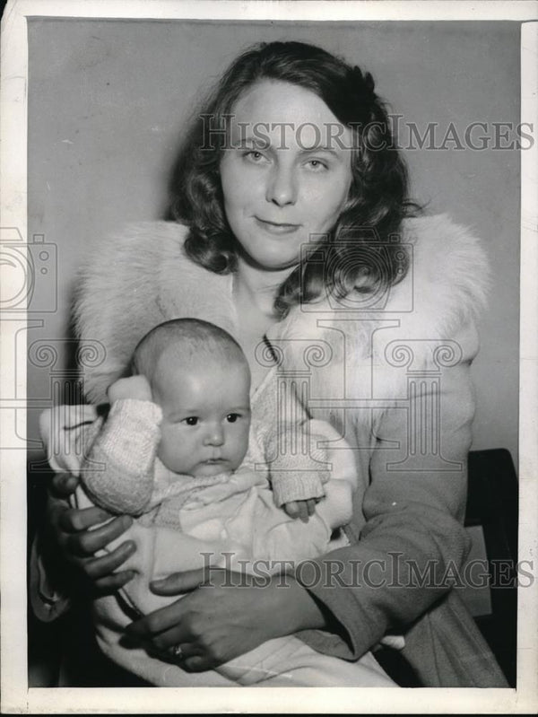 LA, Calif. Mrs helen B Allen & baby at court for claim vs Rev 1944 ...