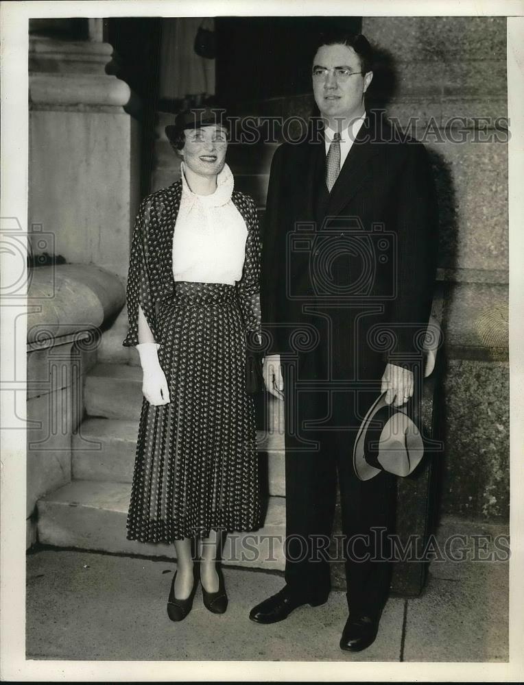 NYC, Mr & Mrs Arthur Mullen Jr after their wedding at St Pat's 1935 ...