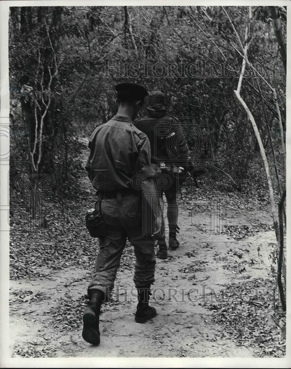 Salisbury, Rhodesia patrol in ambezi Valley area 1968 Vintage Press ...