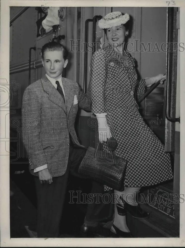 Viscount William Anthony Furness with Mother Thelma Morgan 1945 Vintage ...