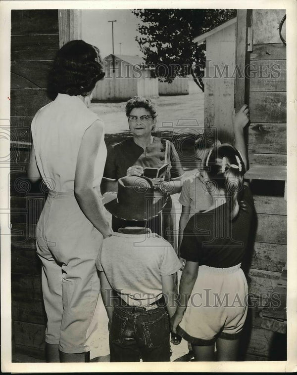 P.T.A. Member Calls on Children and a Parent 1959 Vintage Press Photo ...