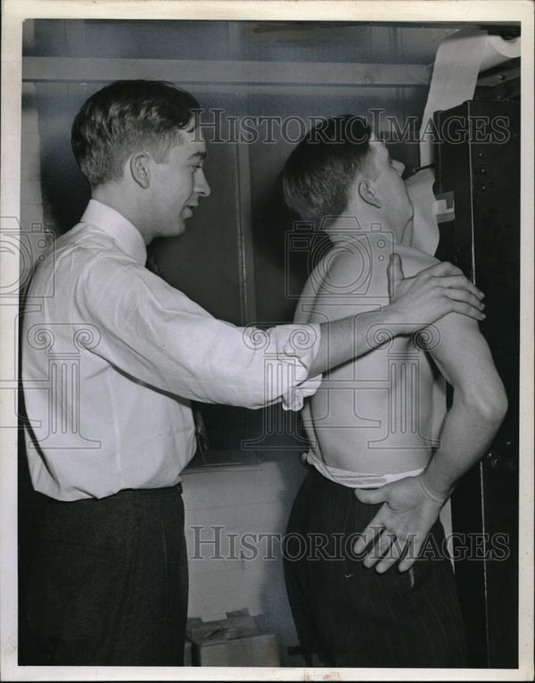 Carl Buscher gets a raiograph from tech Christie May 1942 Vintage Press ...