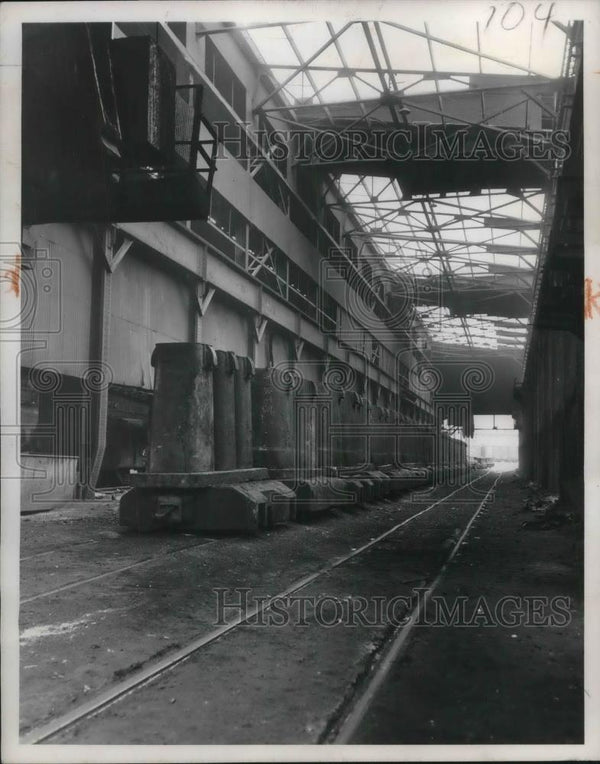 Idle cranes & molding machine during strike at Republican Steel 1951 ...