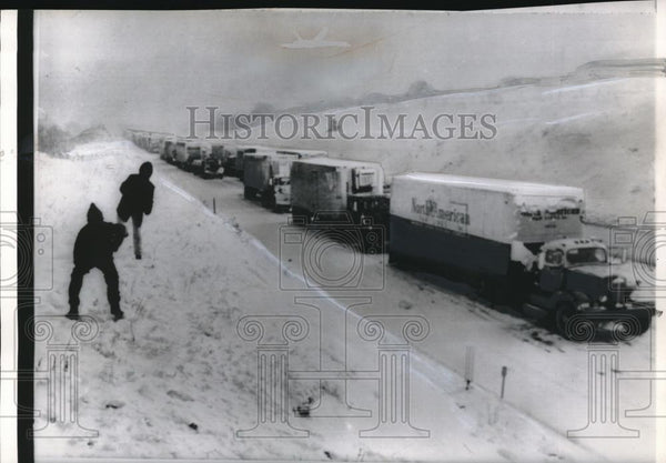 Boys Play In Snow Next To Stalled Traffic 1963 Vintage Press Photo ...